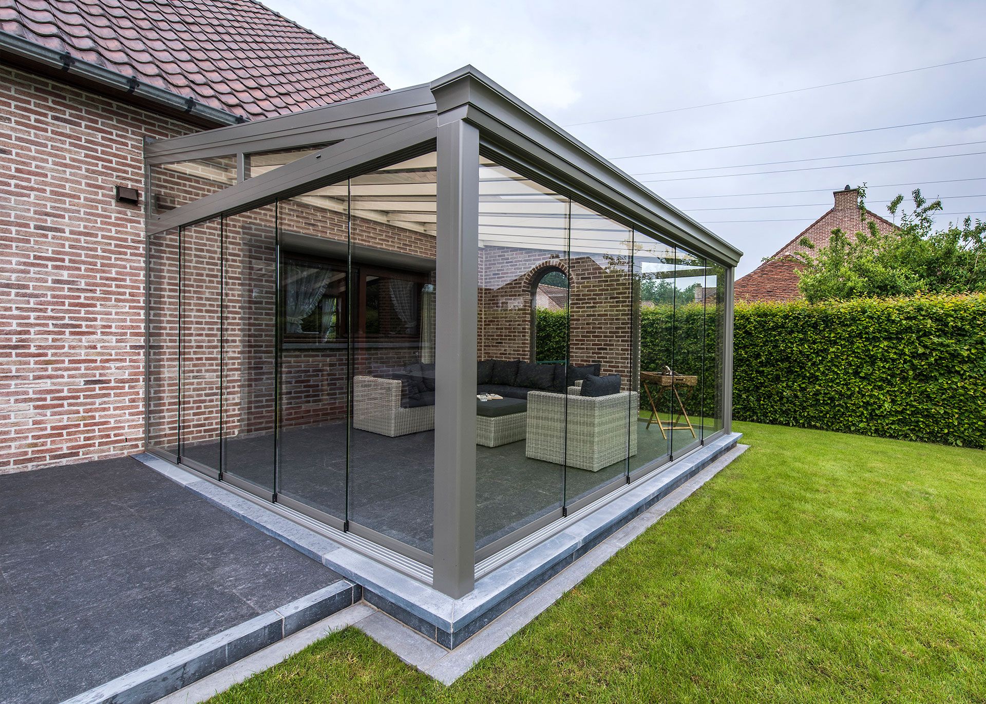 Een overkapping met openschuifbare wanden voor de familie ...